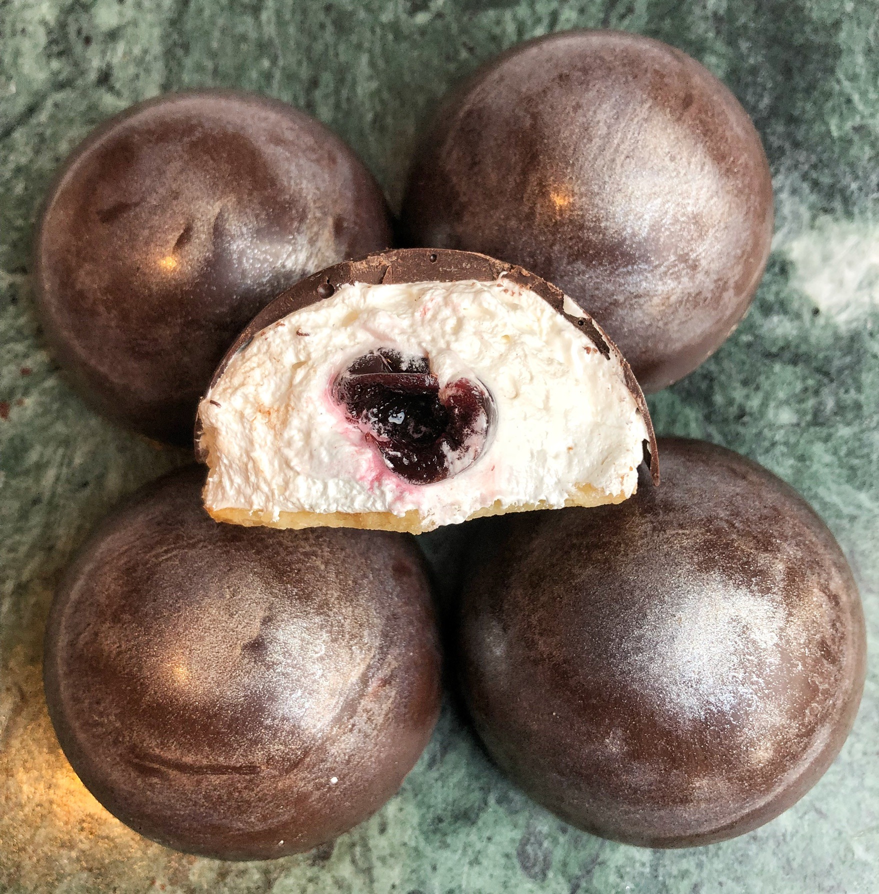 Flødeboller - Opskrift på hjemmelavede flødeboller med "cherry on top"