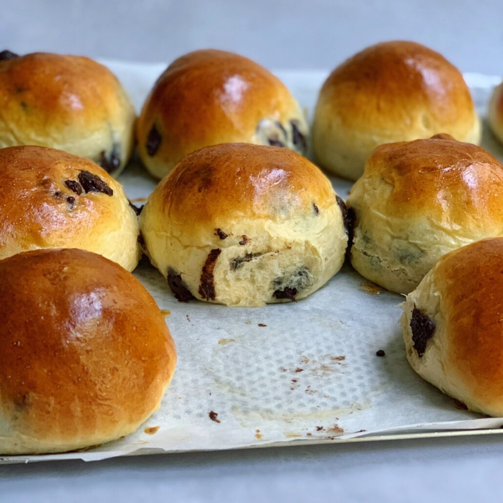 Chokoladeboller - Opskrift på bløde svampede chokoladeboller