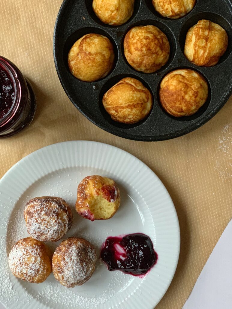 Æbleskiver - Opskrift på lækre klassiske æbleskiver med citron